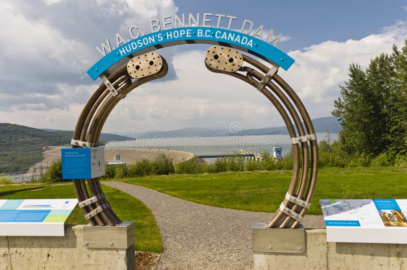 Entrada En El WAC Bennett Dam Fotografía editorial - Imagen de turbina ...
