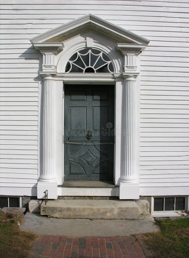 Entrada Extravagante Com Porta Verde. Foto de Stock - Imagem de ...