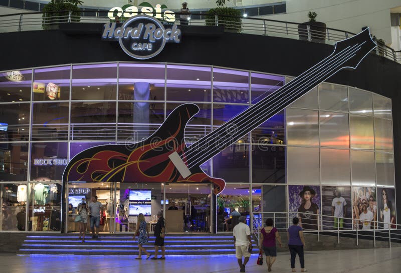Entrada a Hard Rock Cafe En El Foro En Cancun Imagen editorial - Imagen ...
