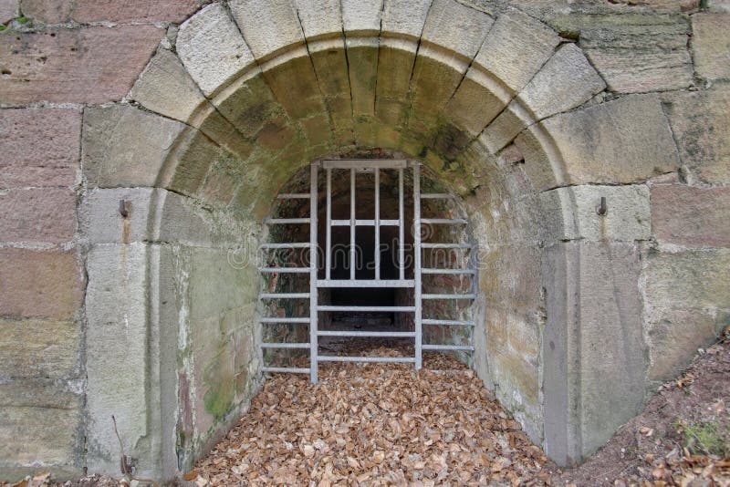 Entrada HDR de la mazmorra foto de archivo. Imagen de exterior - 52598684