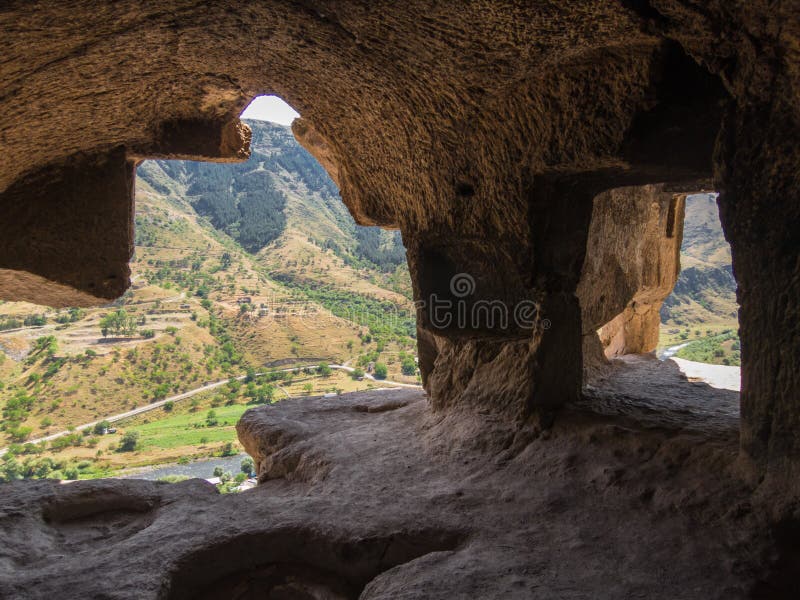 Entrada a la cueva imagen de archivo. Imagen de escénico - 81008107