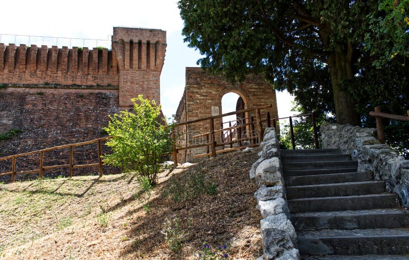 Entrada Principal De La Fortaleza Rocca Di Brisighella De Brisighella ... Entrada Principal De La Fortaleza Rocca Di Brisighella De Brisighella ...