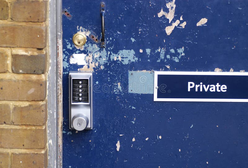 Puerta privada imagen de archivo. Imagen de privado, acceso - 1227231