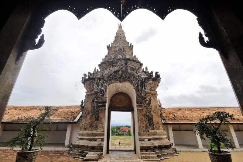 Entrance of temple stock photo. Image of palace, asia - 16366002
