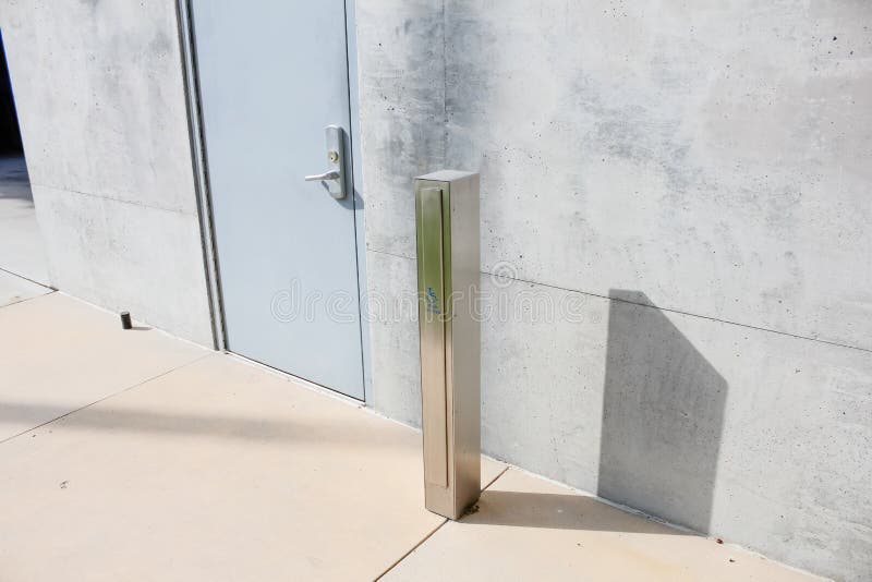 Handicap door push button stock image. Image of symbol - 3553407