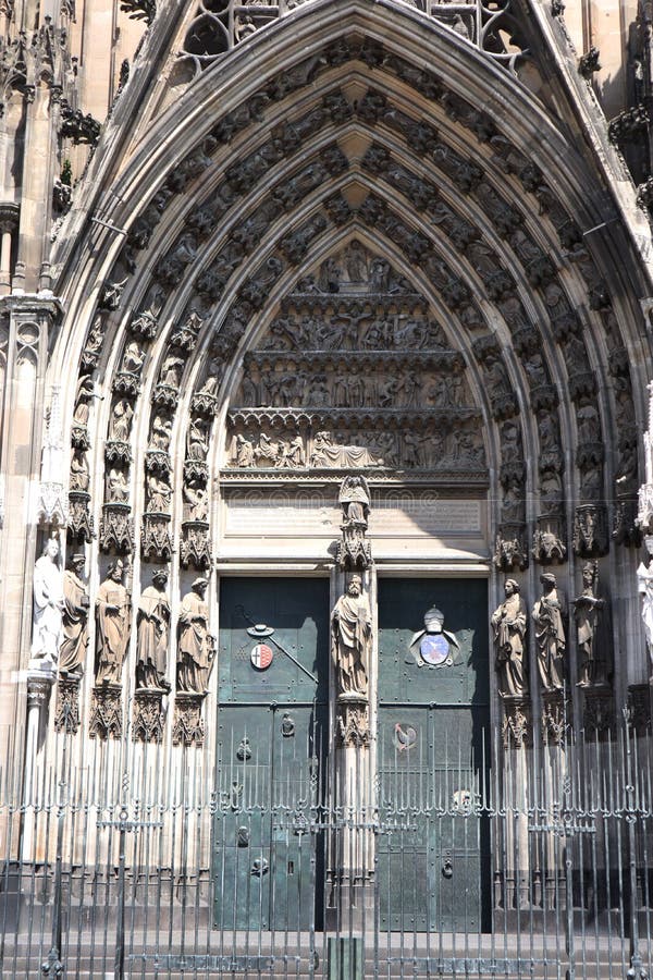 469 Arch Symmetry Pattern Gothic Architecture Stock Photos - Free ...