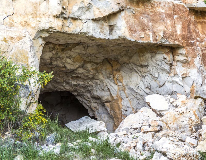Entrance to the cave stock image. Image of mining, exploration - 59860377