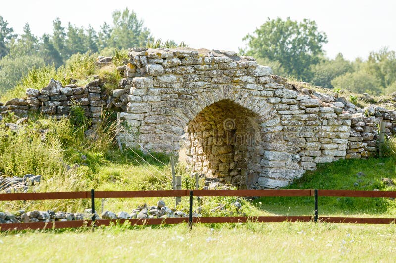 Old Bailey Entrance Inscription Stock Photo - Image of poor, defend ...