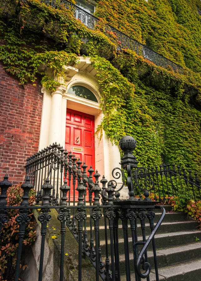 Entrance To an Ivy Covered Building in Dublin Editorial Photography ...