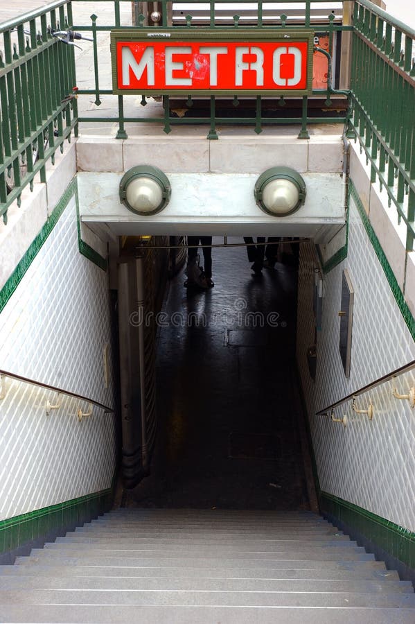 Entrance to Paris metro editorial photography. Image of town - 16342127