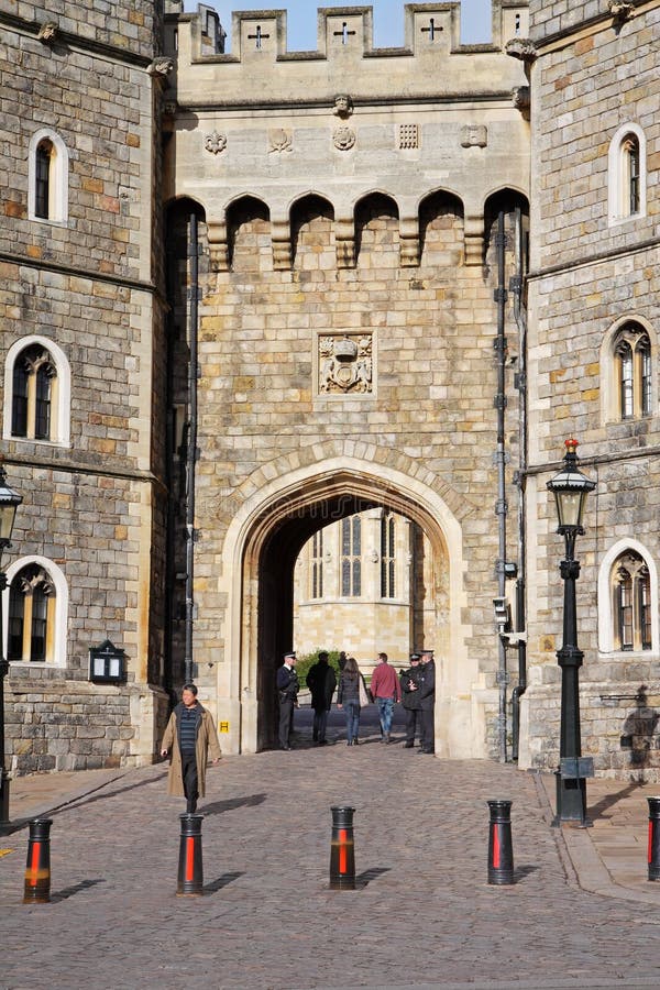 Entrance To Windsor Castle in England Editorial Photo - Image of ...