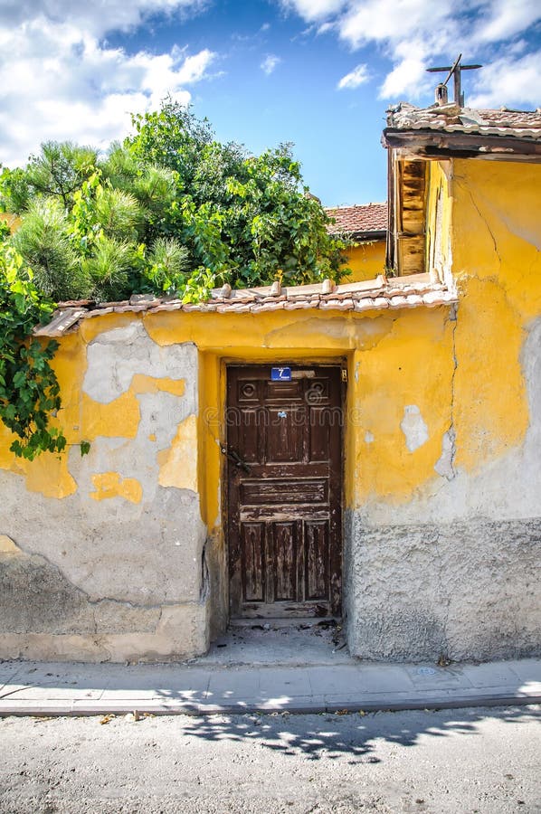 Entrance of yellow house stock image. Image of italy - 33255881