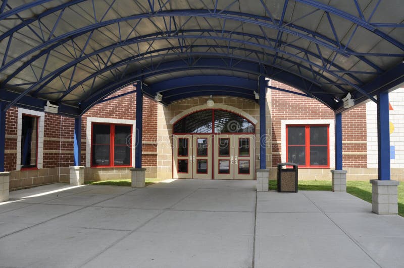 Ingresso Dell'edificio Scolastico Fotografia Stock - Immagine di ...