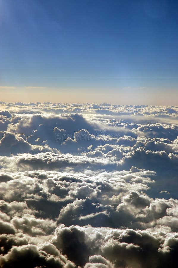 Salida Del Sol Sobre Las Nubes En Hawaii. Imagen de archivo - Imagen de ...