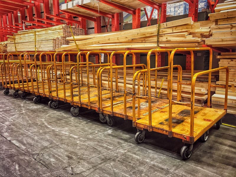 Entrepôt De Bois De Charpente Des Produits Finis Pour Le Plan Rapproché ...