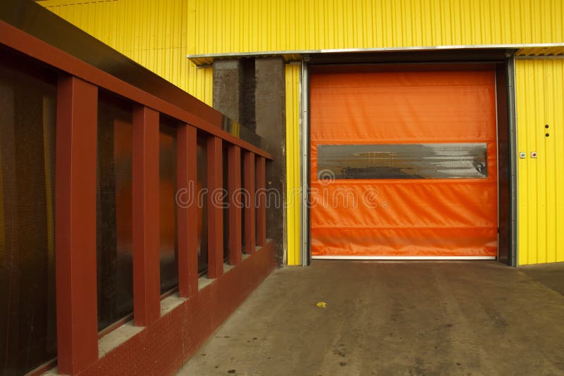 Entrepôt Industriel De Porte De Garage Image stock - Image du garage ...