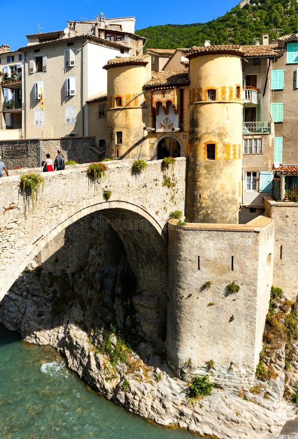 Village Entrevaux Dans Les Frances Image stock - Image du alpes ...