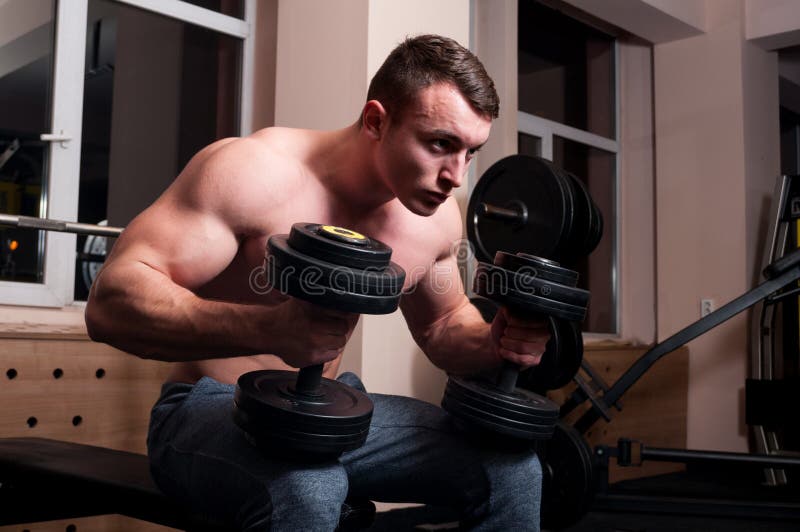 Bodybuilder Unter Verwendung Der Steroide Stockfoto - Bild von ...