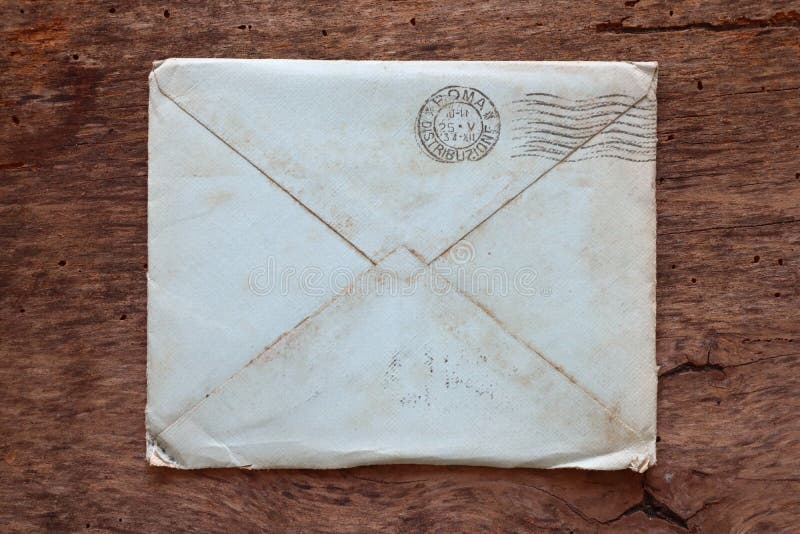 Envelope Antigo Sobre Um Fundo Original De Madeira Dos Anos 1800 Foto ...