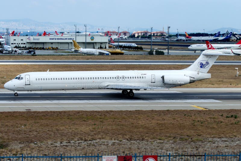 EP-MDF Iran Air Tours, McDonnell Douglas MD-83 Fotografia Editorial ...