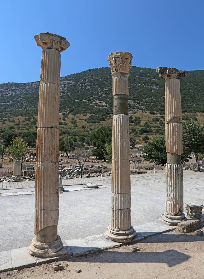 Ephesus kolonner fotografering för bildbyråer. Bild av gammal - 64338343