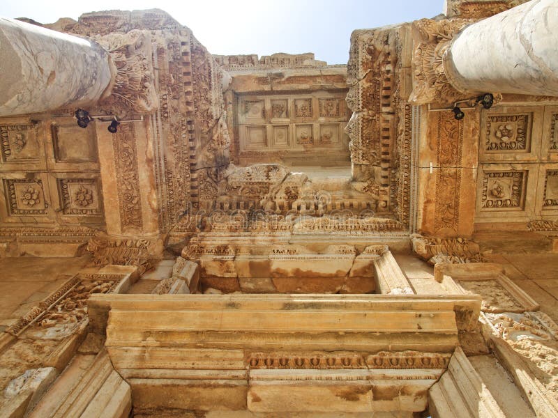 Ephesus library stock photo. Image of celsus, arch, kusadasi - 146294590