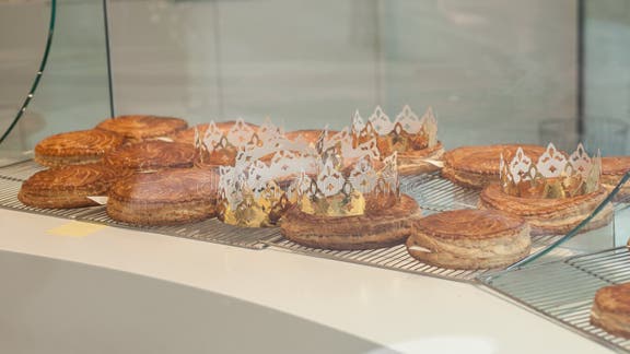 Epiphany cake in bakery stock image. Image of holiday - 107113965