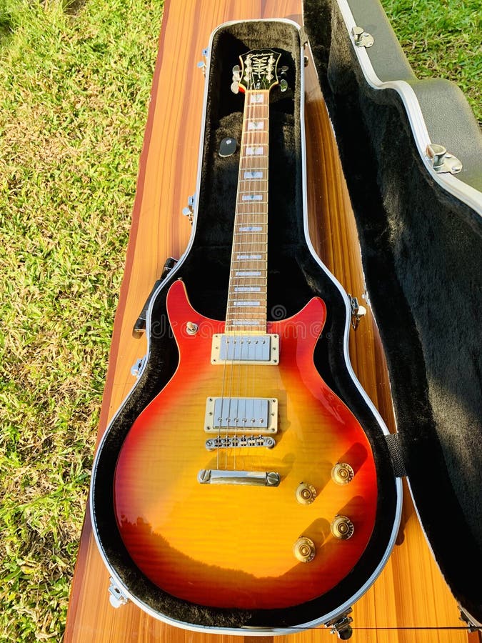 Epiphone Dc Pro Mojave Fade Sunburst Foto Editorial - Imagem de fenda ...