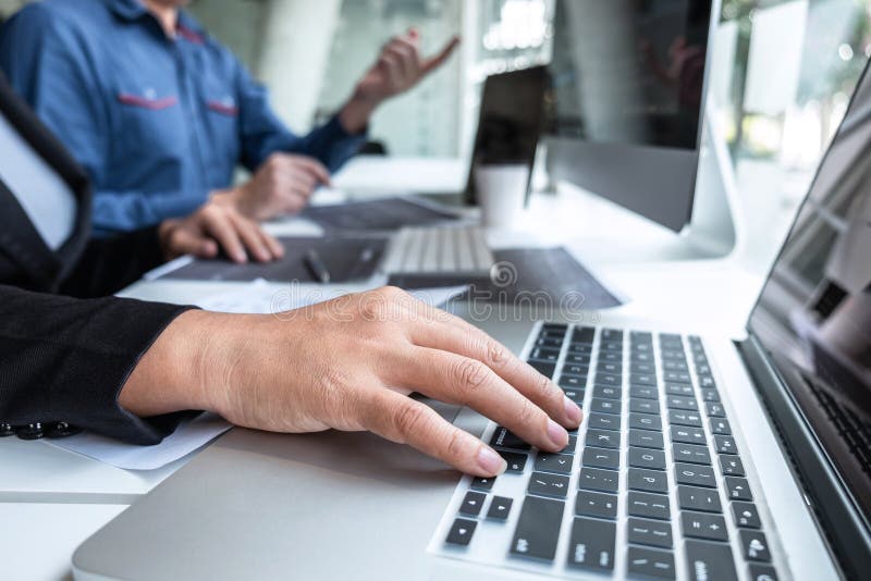 Equipe Profissional De Programadores Que Trabalha Em Projetos De ... Equipe Profissional De Programadores Que Trabalha Em Projetos De ...