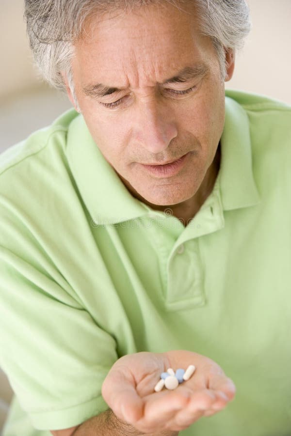 Tomando comprimidos foto de stock. Imagem de humano, analgésico - 49709054