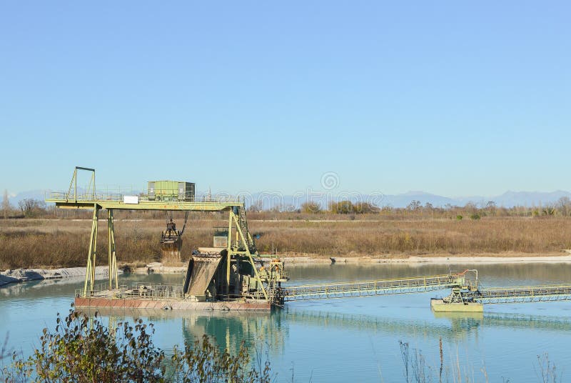 Equipment for the Extraction of Gravel from a Quarry Filled with Stock ...