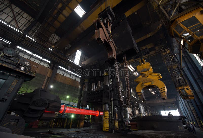 Equipo De La Forja Para El Acero Inoxidable Imagen de archivo editorial ...