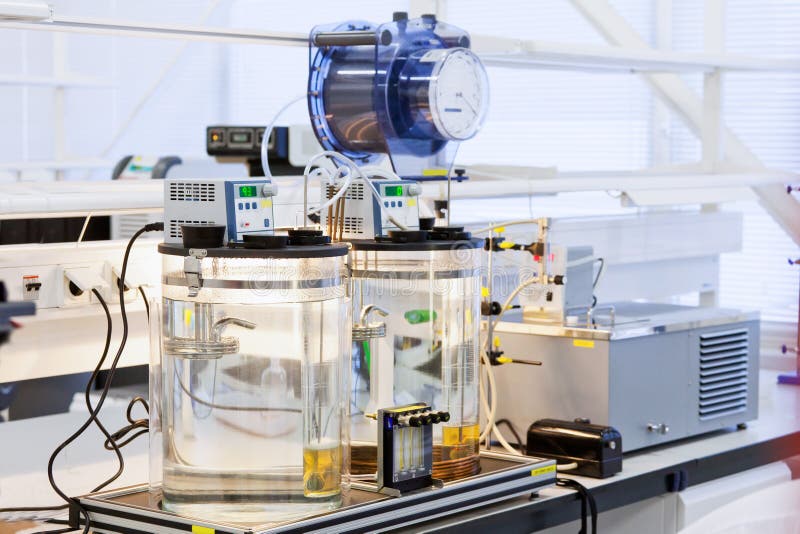 Equipo De Laboratorio Químico Foto de archivo - Imagen de prueba ...