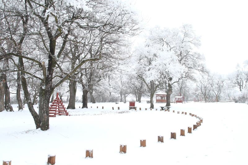 Er Ist Ein Sylvan Kindergarten.2 Stockfoto - Bild von wald, brücke: 3926560