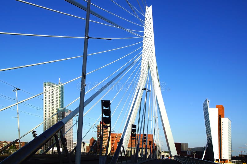 Erasmus Brug En De Haven Van Rotterdam. Rotterdam Redactionele ...