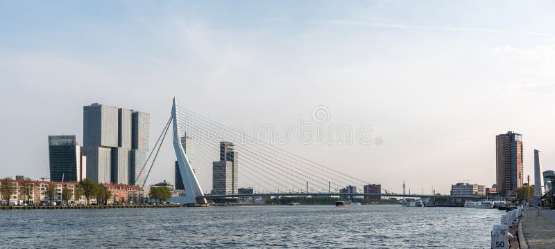 Erasmus Brug En De Haven Van Rotterdam. Rotterdam Redactionele Stock ...