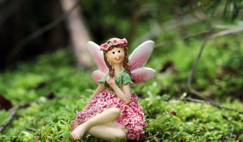 Erba, fatato, figurina immagine stock. Immagine di erba - 102634515