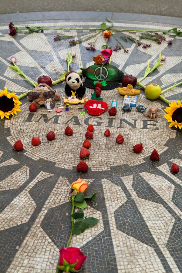 Strawberry Fields, John Lennon Memorial, Central Park, New York, USA ...