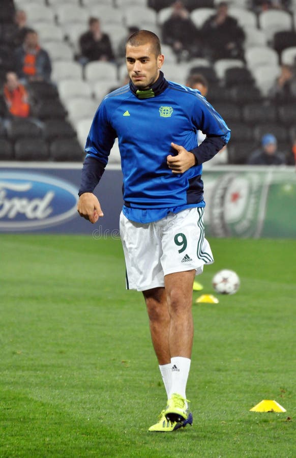 Eren Derdiyok foto editorial. Imagen de muchacho, muchedumbre - 35704696