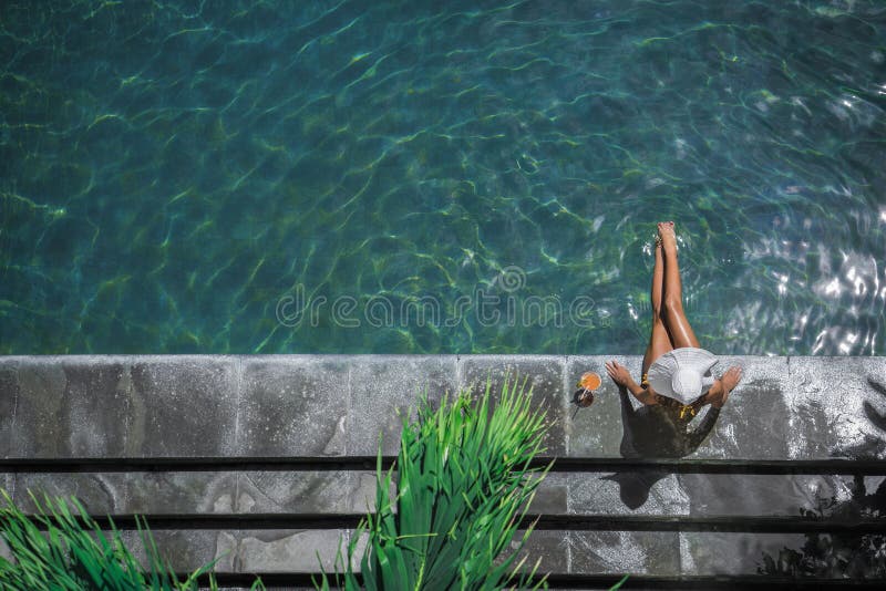 Erholung stockbild. Bild von bräunen, gelb, blau, getränk - 94313089