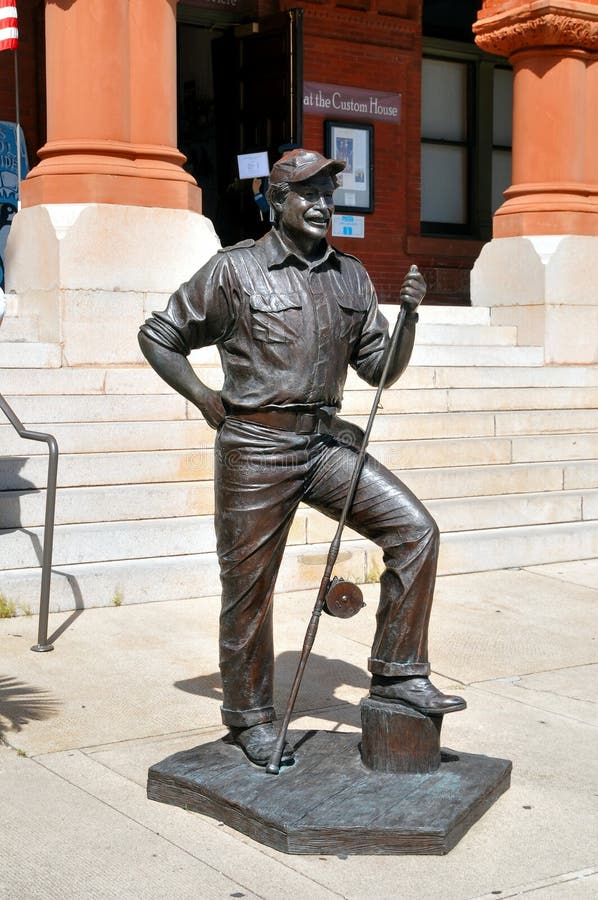 Statue of Ernest Hemingway in Bar Floridita in Havana, Cuba Editorial ...