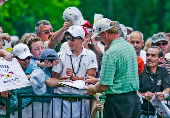 Ernie Els signs autographs editorial image. Image of autograph - 18018365