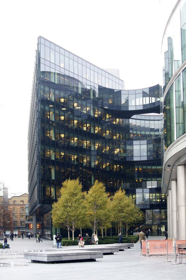 Bureau D'Ernst Et De Jeunes Comptables D'EY Le Long Du Maasboulevard à ...