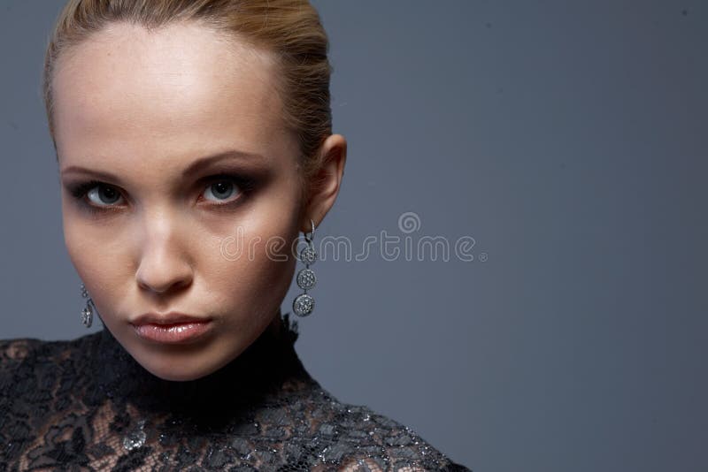 Ernster Blick. stockbild. Bild von nave, bilder, person - 14049899