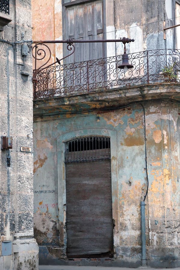 Eroded Havana Building with Graffiti Stock Photo - Image of decay ...