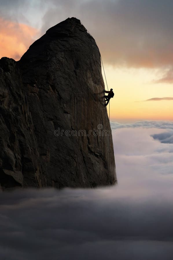 Team Der Bergsteiger, Die Das Gipfel Erreichen. Stockbild - Bild von ...
