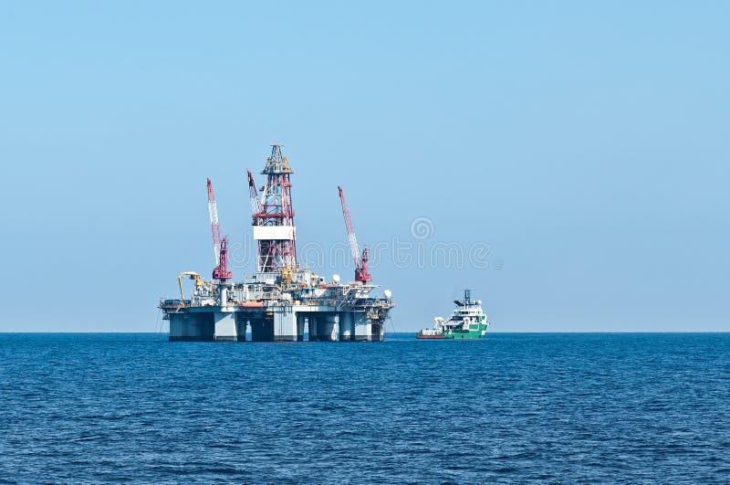 Supply vessel and oil rig stock photo. Image of boats - 21832818