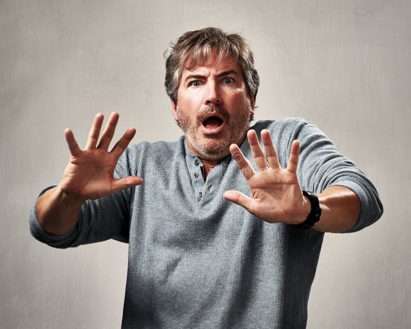 Erschrockenes Manngesicht stockfoto. Bild von geistlich - 87375260