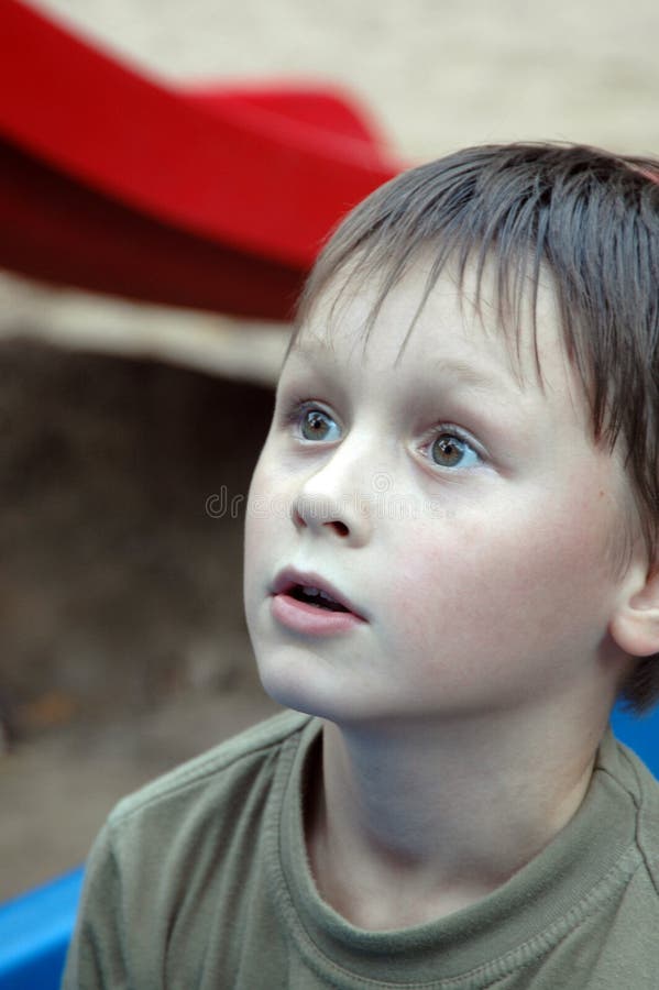 Kind im Erstaunen. stockbild. Bild von schauen, menschlich - 14226767