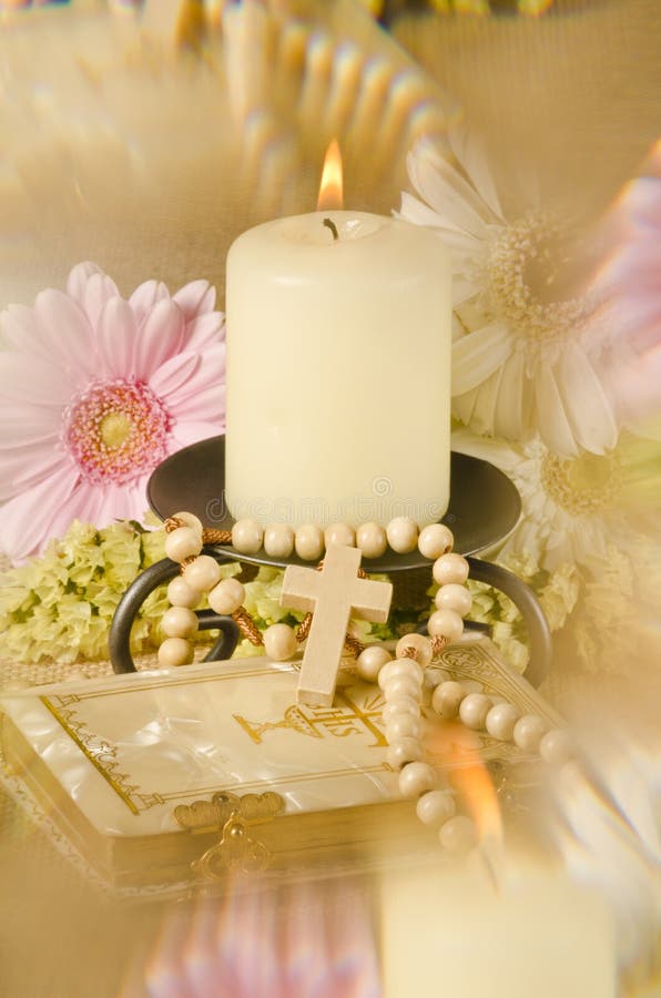 Erste heilige Kommunion stockfoto. Bild von fromm, sakrament - 109843000